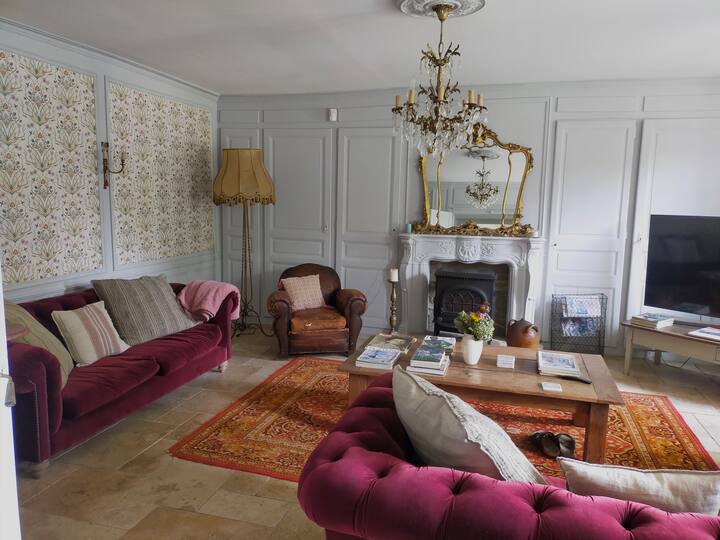 Maison De La Riviere
(Grey Room) - Saint-Yrieix-la-Perche