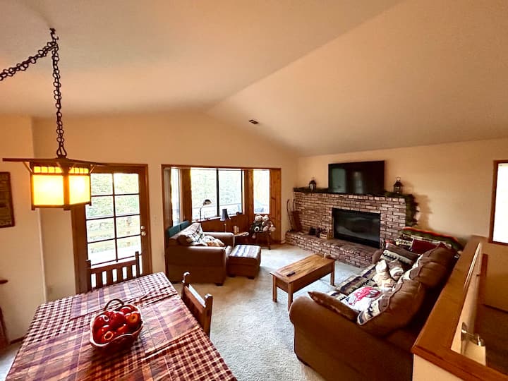 Cabin By The Enchanting Lake Arrowhead - San Bernardino