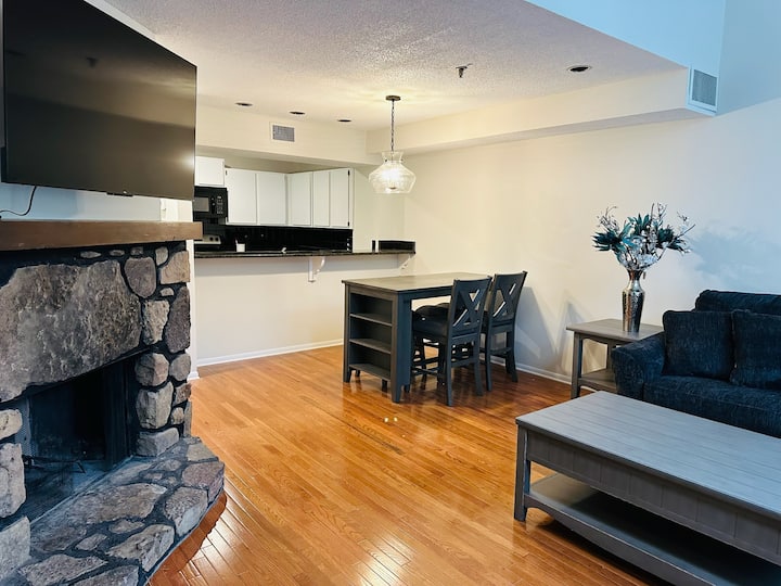 Charming Tennessee Townhome - 2 Bedroom Townhome! - Johnson City, TN