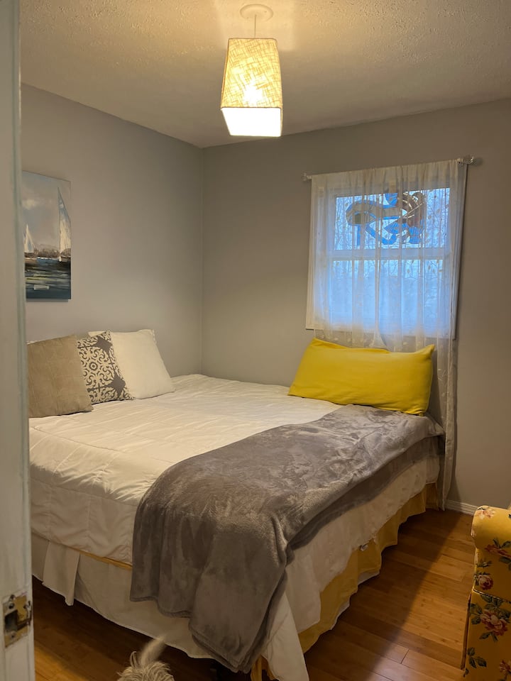 Private Room Inside Home - Bloomington, IN