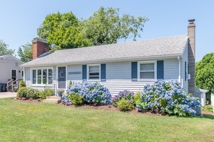 Summer Winds Of Bonnet Shores - Jamestown, RI