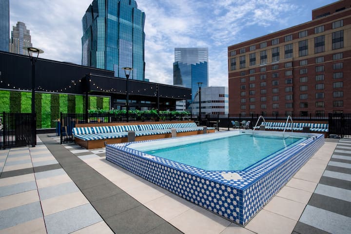 5 Star Luxury Downtown Condo Loaded W/ Amenities! - Minneapolis, MN