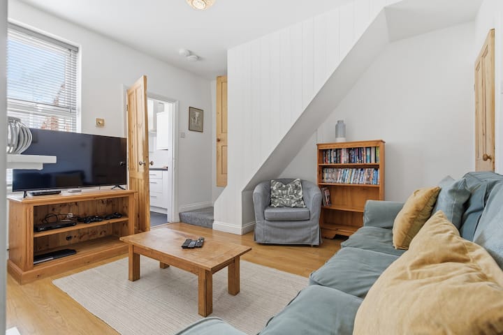 Stylish Victorian Terrace | Parking | Near Centre - York