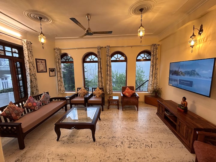 Old World Charm Family Cottage - Dalhousie