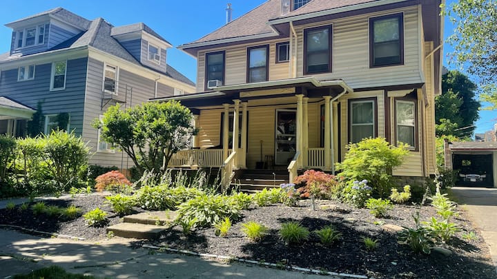 Park Avenue 3br Apt Porch Parking Washer Dryer - Rochester, NY