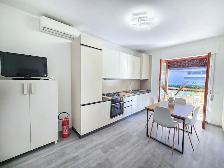 Welcoming Apartment On The Second Row By The Sea - San Benedetto del Tronto