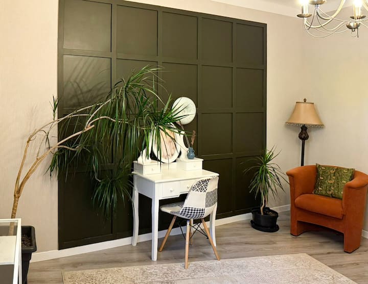 Charming Flat With Private Entrance From Garden - Riga