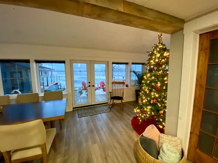 Entire Lakefront Cottage
Over Xmas Or Nye - Port Perry