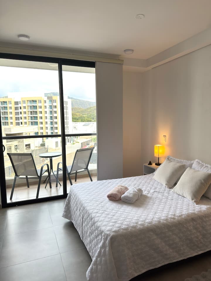 Nuevo Apto Cerca Aeropuerto/playas: Vista Montañas - Colombia