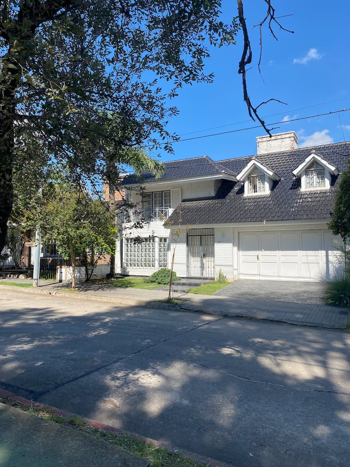 Casa En -Cerro De Las Rosas. Categoría - Córdoba, Argentina