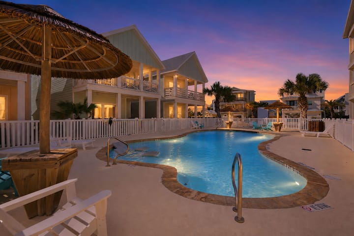 Pool, Lake & Beach Boardwalk - Casa Driftwood #1 - Port Aransas, TX