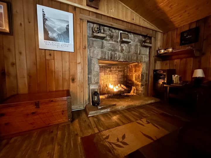 Private Creekside Cabin - West Virginia