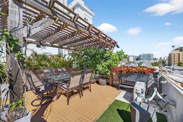Updated Group Stay With Private Rooftop Views - San Juan