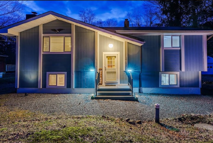 Charming Mountain Retreat - Pocono Pines, PA