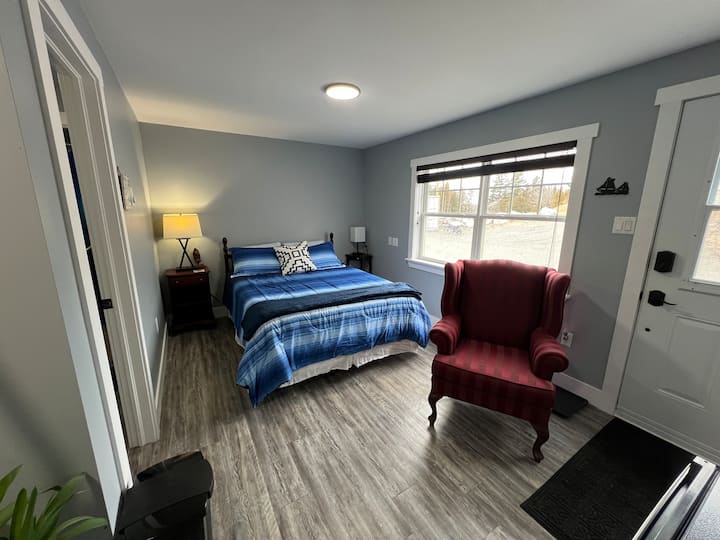 Cargo Rd Hideaway -Private Suite - Hampton