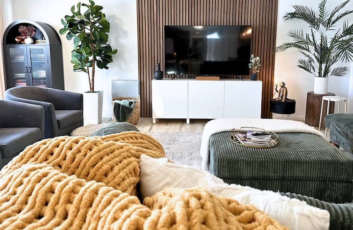 5 Min Iu, Parking, Chef's Kitchen, Sunroom - Bloomington, IN