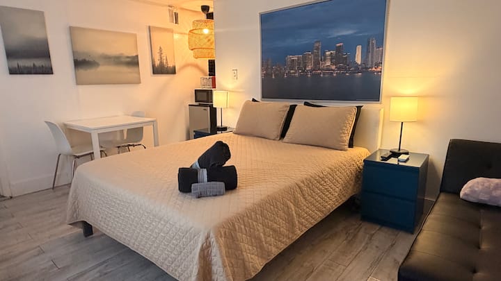 Cozy Studio Near Airport Shoppers Post Op Rec Etc. - Florida International University, Miami