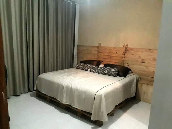 Casa Com Quartos Privativos - Contagem