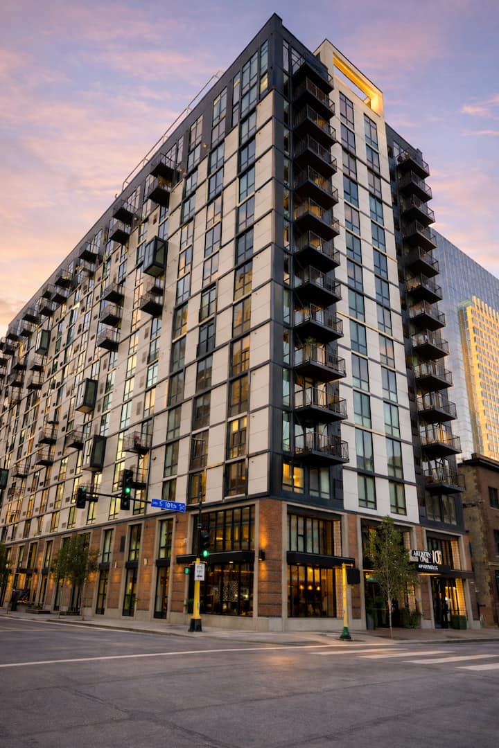 6th Floor 2b2b | Gym | Pool | 1 Mile To Us Bank - Minneapolis