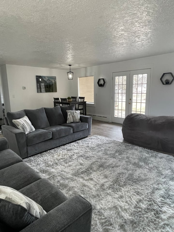 The Falls Retreat
~Cozy Home Right Near Downtown! - Idaho Falls, ID