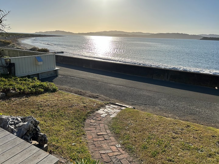 Eastbourne Waterfront Cottage - Wellington