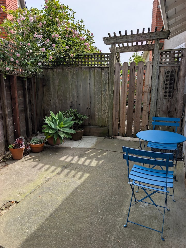 Private 1 Bedroom W/ Natural Light And Patio - Oakland, CA