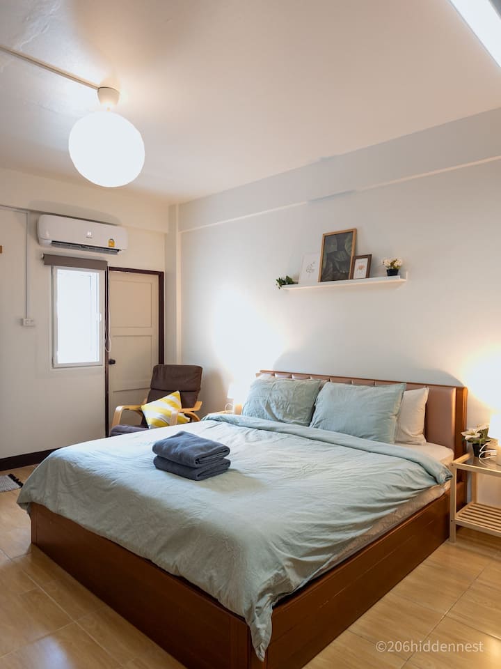 206hiddennest, Mrt, Airport, Streetfoodmarket - Bang Kapi District