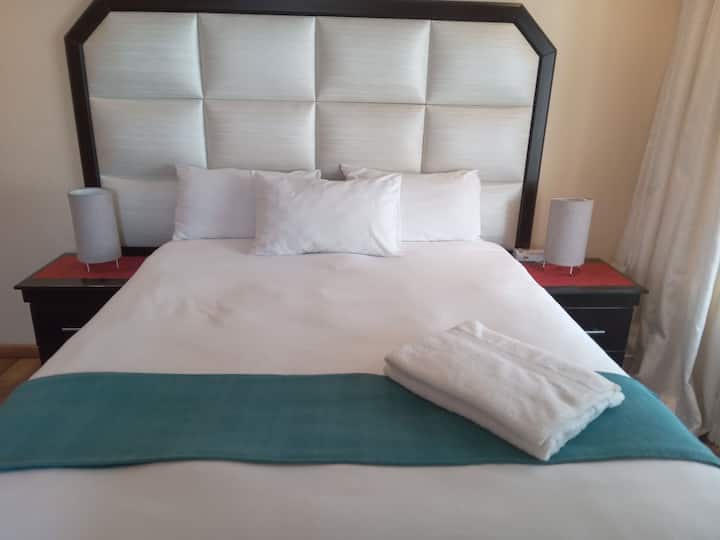 Cheryl's Fortress Family House - Johannesburg South