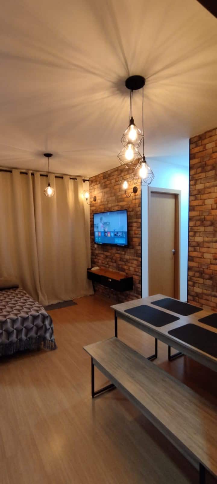 Singelo Apartamento, Com Sacada, Ar, Maq De Lavar - Londrina