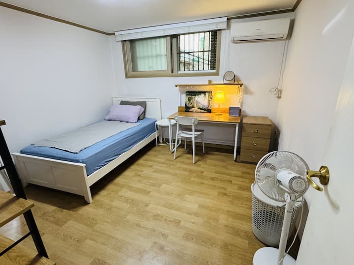 2br Entire Home 1f, 서울역 Subway (120 V) - South Korea