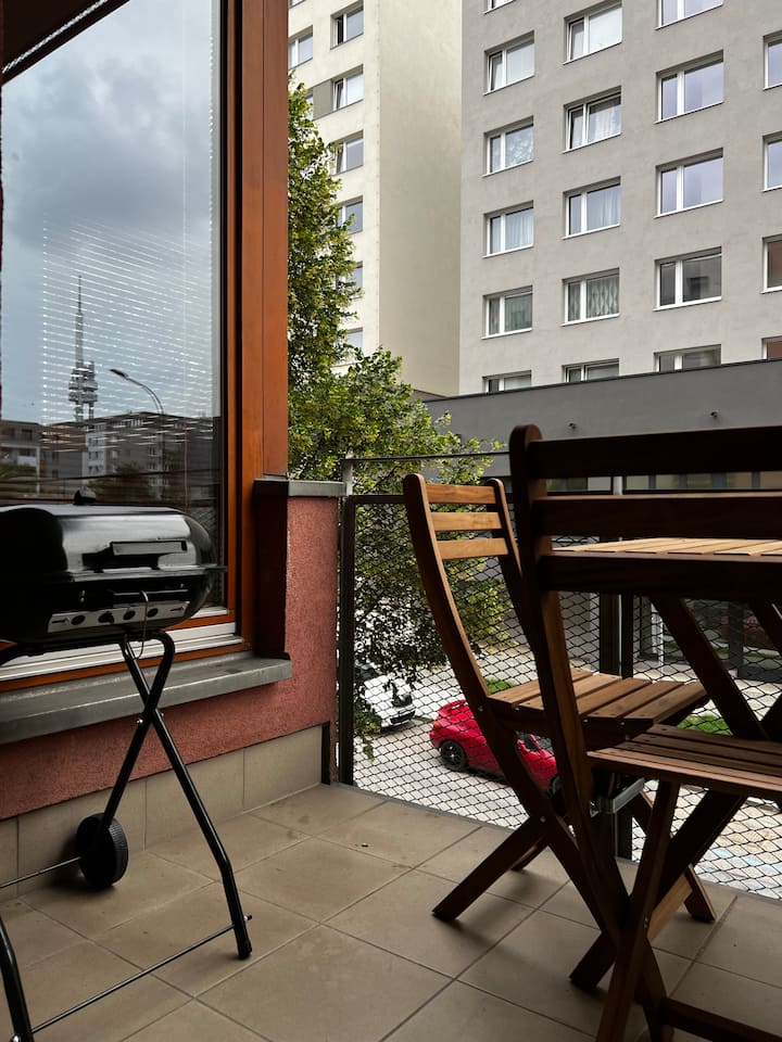 Modern 3-bed Apt, Free Parking, Near City Center -