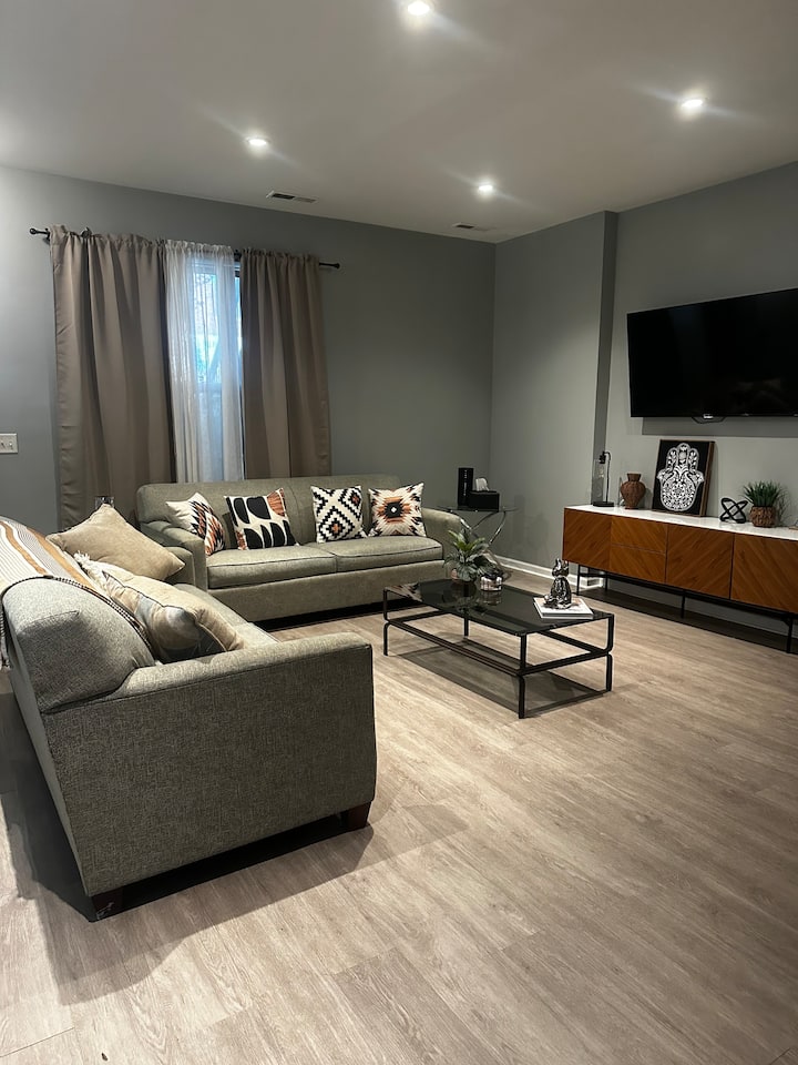 Homelike 2 Bed/bath By Cta, United Center & More! - Chicago, IL