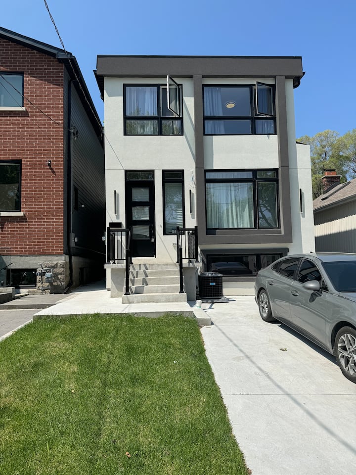 Modern & Luxe Central Toronto Home—wifi/parking - Toronto