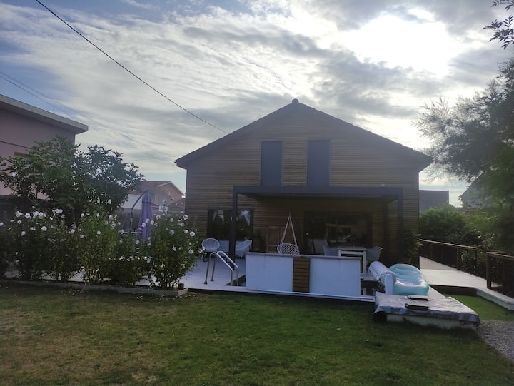 Maison Familiale Avec Piscine Et Air De Jeux - Riom