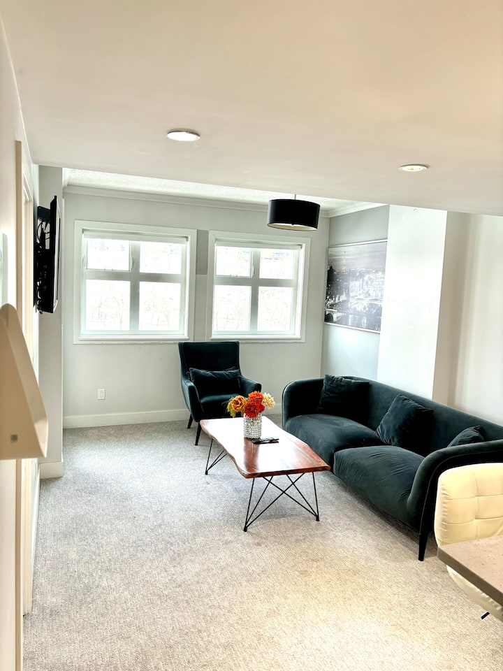River View One Bedroom Apartment Downtown #703 - Fort Calgary