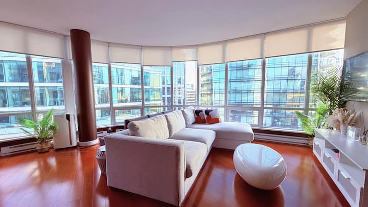 Coal Harbour Spacious & Central 2 Bedroom Condo - Vancouver