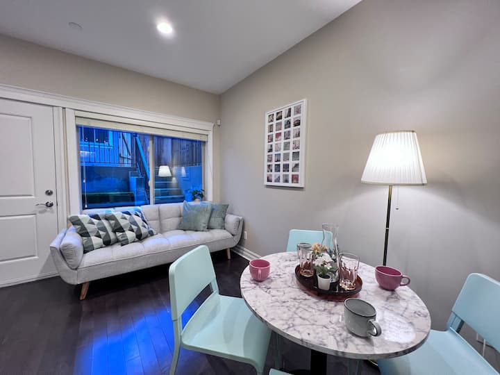 Cozy2 Bedr High Quality Basement In Kitsilano - British Columbia