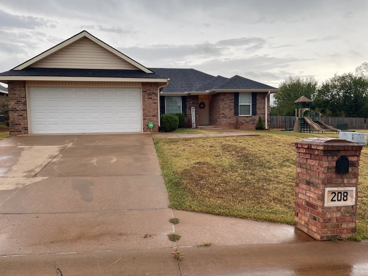 And Boots Start Knocking/large Fenced Back Yard! - Stillwater, OK
