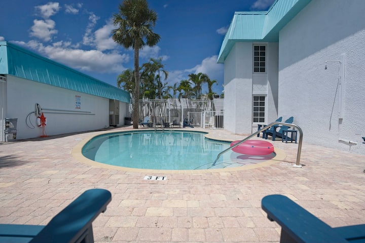 Sk Condo Heated Pool & Arcade, Short Walk To Beach - Siesta Key, FL