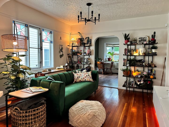 Whole 1940s Character Home In Heart Of Nutana - Canada