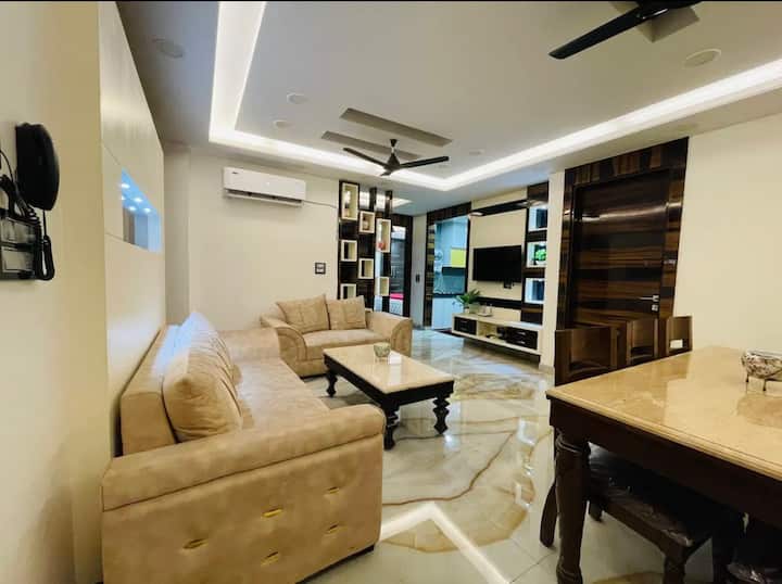 Aquila Home 3bhk South Delhi (Near To Metro) - New Delhi