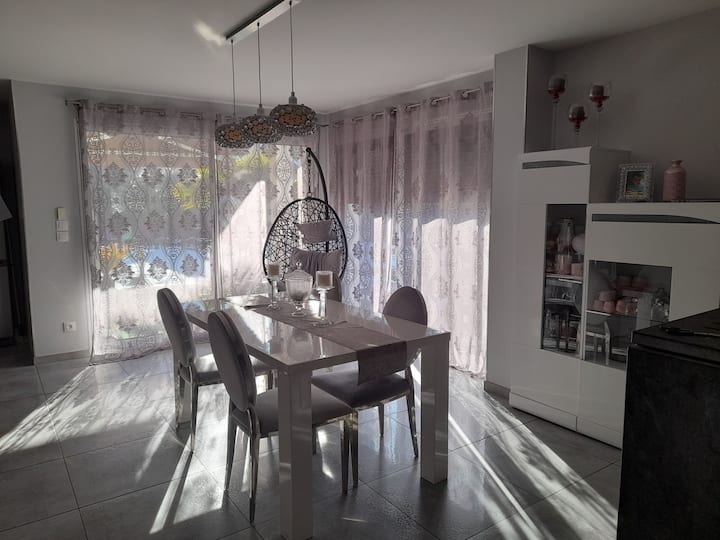 Jolie Chambre Dans Une Maison - Albertville