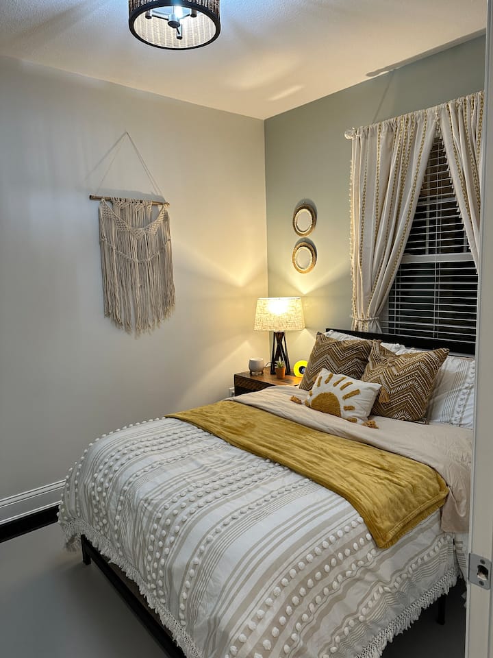 Downtown Paducah Private Bedroom/bathroom Suite - Paducah, KY
