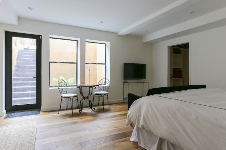 Pacific Heights Pied-a-terre - San Francisco, CA