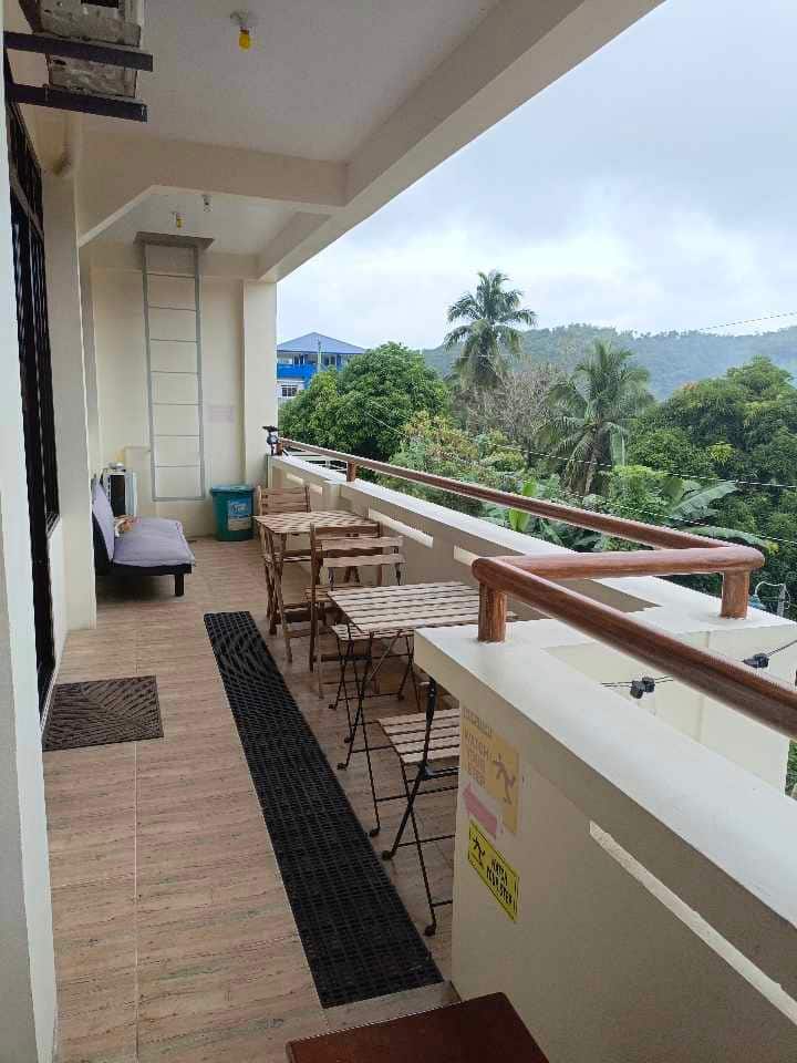 Jethro's Hotel And Resto Ur Home - フィリピン