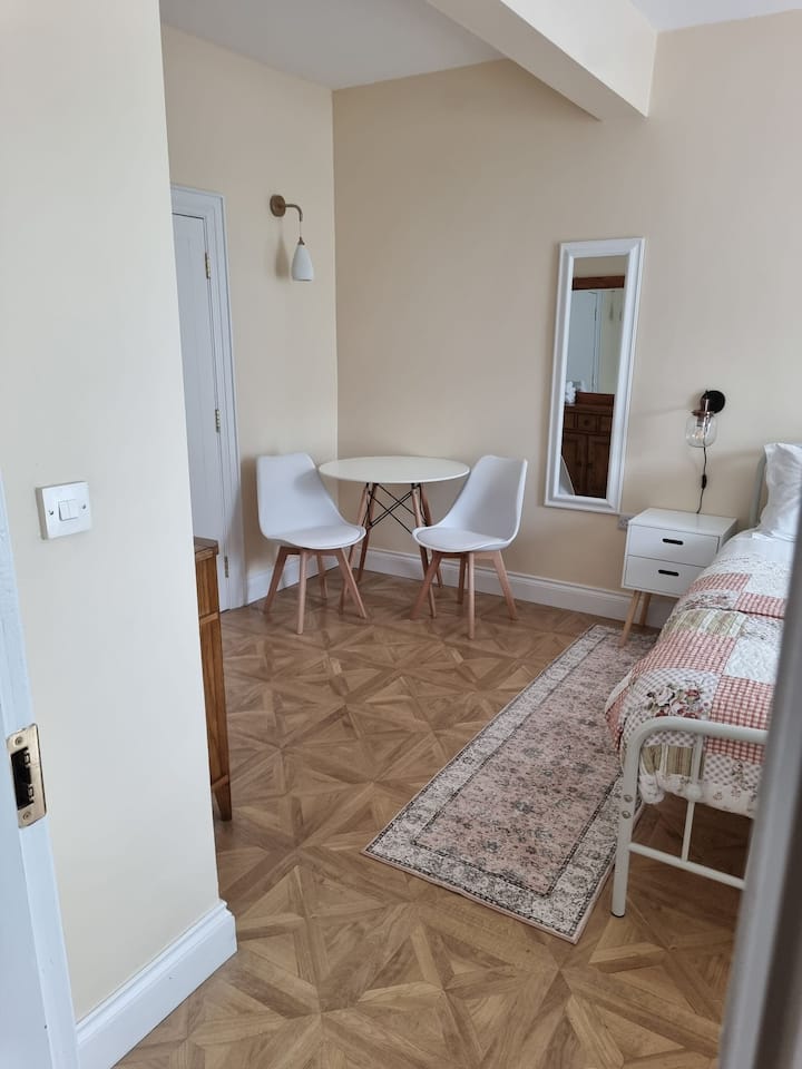 Bogside View Suite - King With Private Bathroom - Londonderry