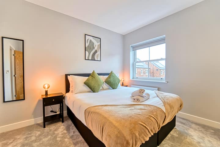 Professionals & Families, Central, Free Parking - Coventry