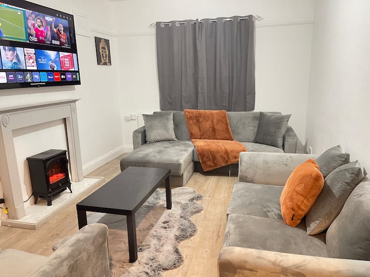 Luxury Apartment Can Sleep 14 - Leicester