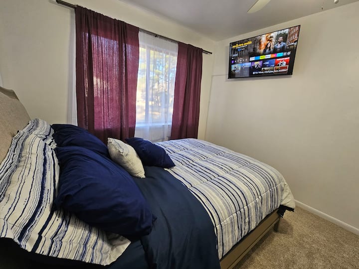 Cozy Spacious Full Bedroom - Newport News, VA