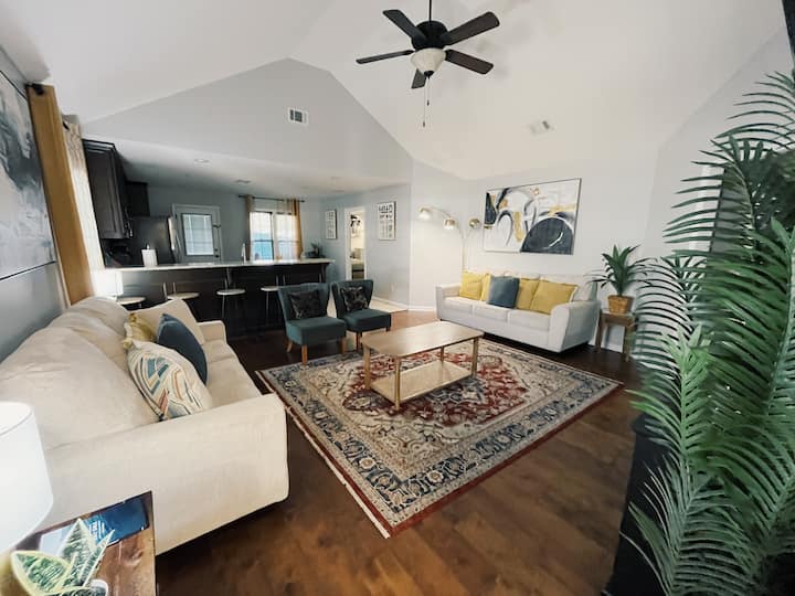 Valdosta 3br • 5 Beds • Near Vsu, Sgmc & Moody - Valdosta